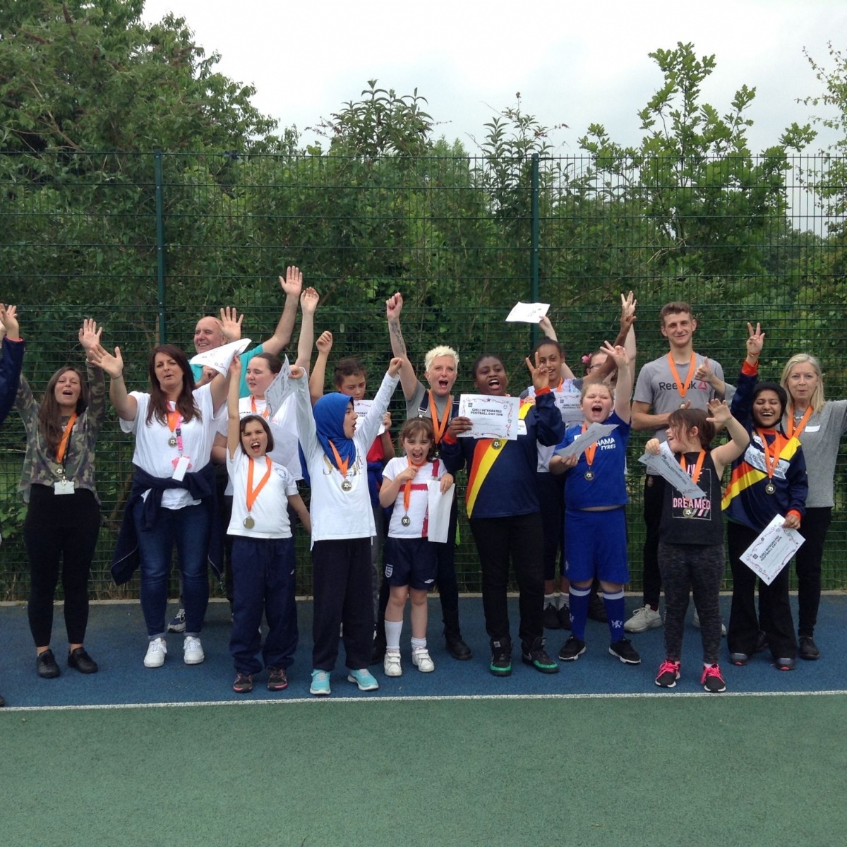 Riverside School - Riverside and Hawes Down Primary Girls Football